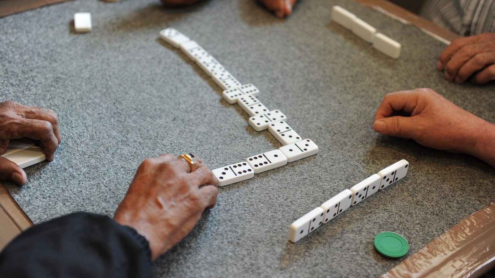 Hispanic Heritage Month: Dominos in Culture and Sports - UNANIMO Deportes