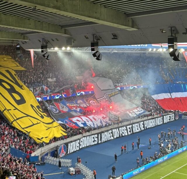 PSG y el espectacular "tifo" con el que recibió a Borussia Dortmund ...