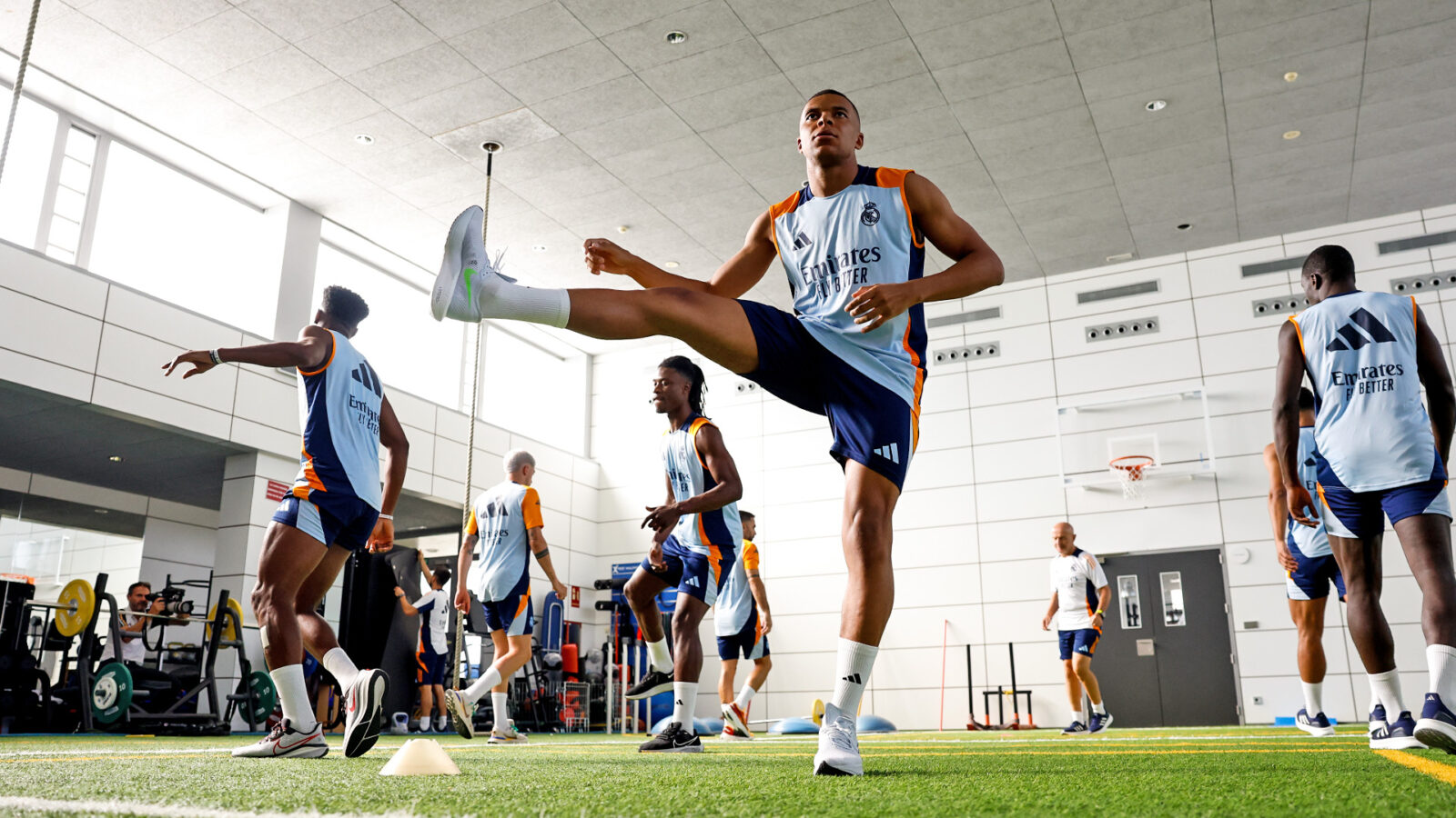 Kylian Mbappe cumple con su primer entrenamiento con el Real Madrid ...